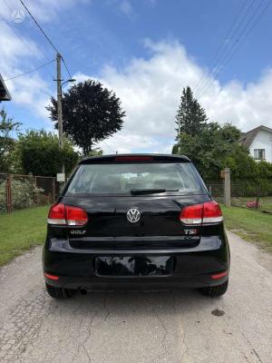Melns Volkswagen Golf 2010 Kauņa, ar dzinēja tilpumu 1.20 L un nobraukumu 155 tūkst. km par 3750 €, foto 7 vietnē AUTOMOTO.COM.LV