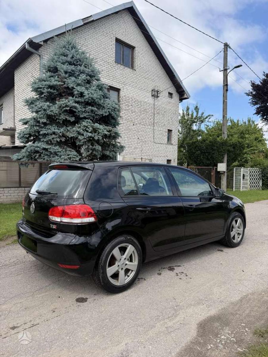 Melns Volkswagen Golf 2010 Kauņa, ar dzinēja tilpumu 1.20 L un nobraukumu 155 tūkst. km par 3750 €, foto 8 vietnē AUTOMOTO.COM.LV