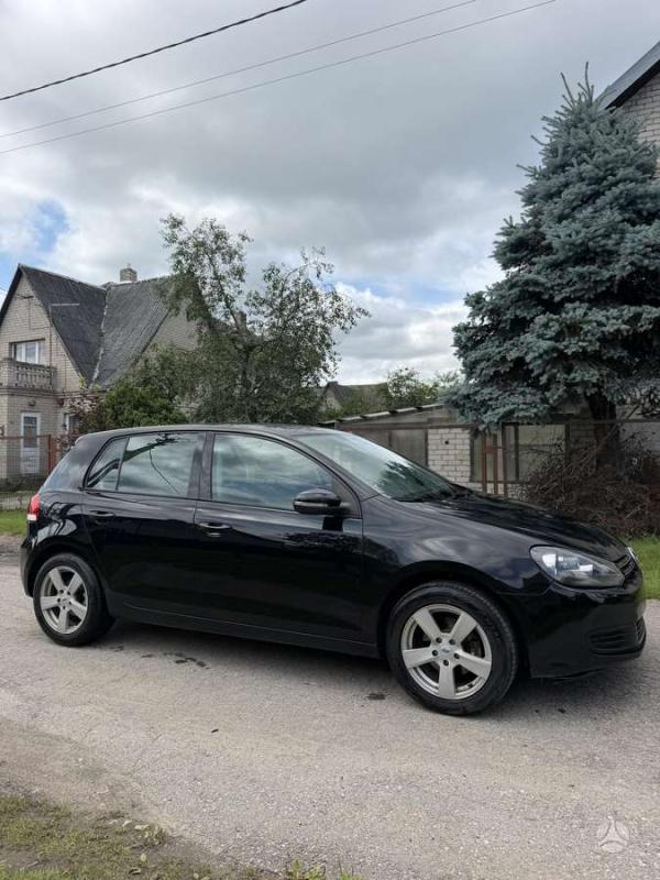 Melns Volkswagen Golf 2010 Kauņa, ar dzinēja tilpumu 1.20 L un nobraukumu 155 tūkst. km par 3750 €, foto 9 vietnē AUTOMOTO.COM.LV