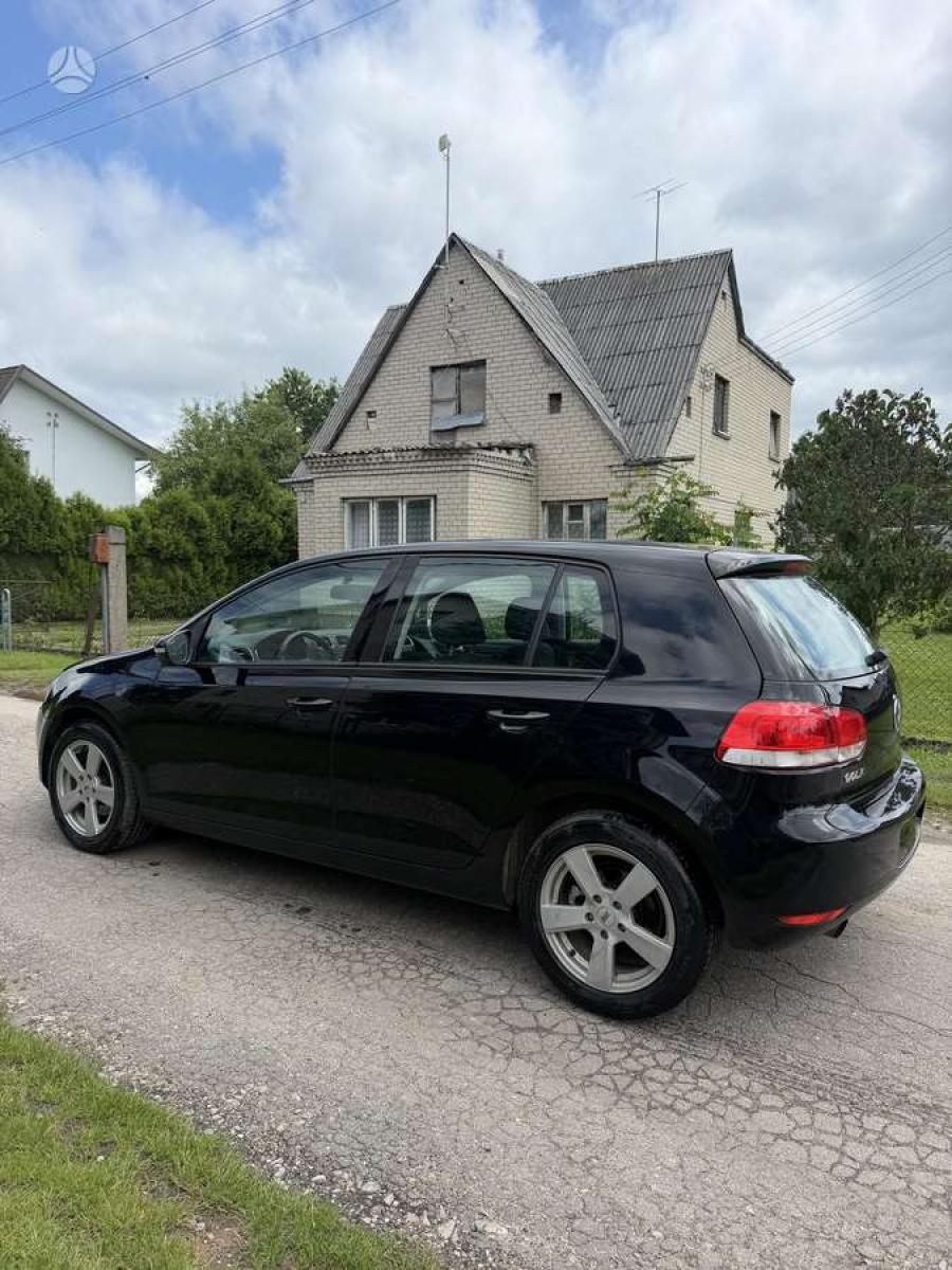 Melns Volkswagen Golf 2010 Kauņa, ar dzinēja tilpumu 1.20 L un nobraukumu 155 tūkst. km par 3750 €, foto 12 vietnē AUTOMOTO.COM.LV