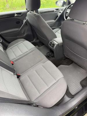 Melns Volkswagen Golf 2010 Kauņa, ar dzinēja tilpumu 1.20 L un nobraukumu 155 tūkst. km par 3750 €, foto 15 vietnē AUTOMOTO.COM.LV