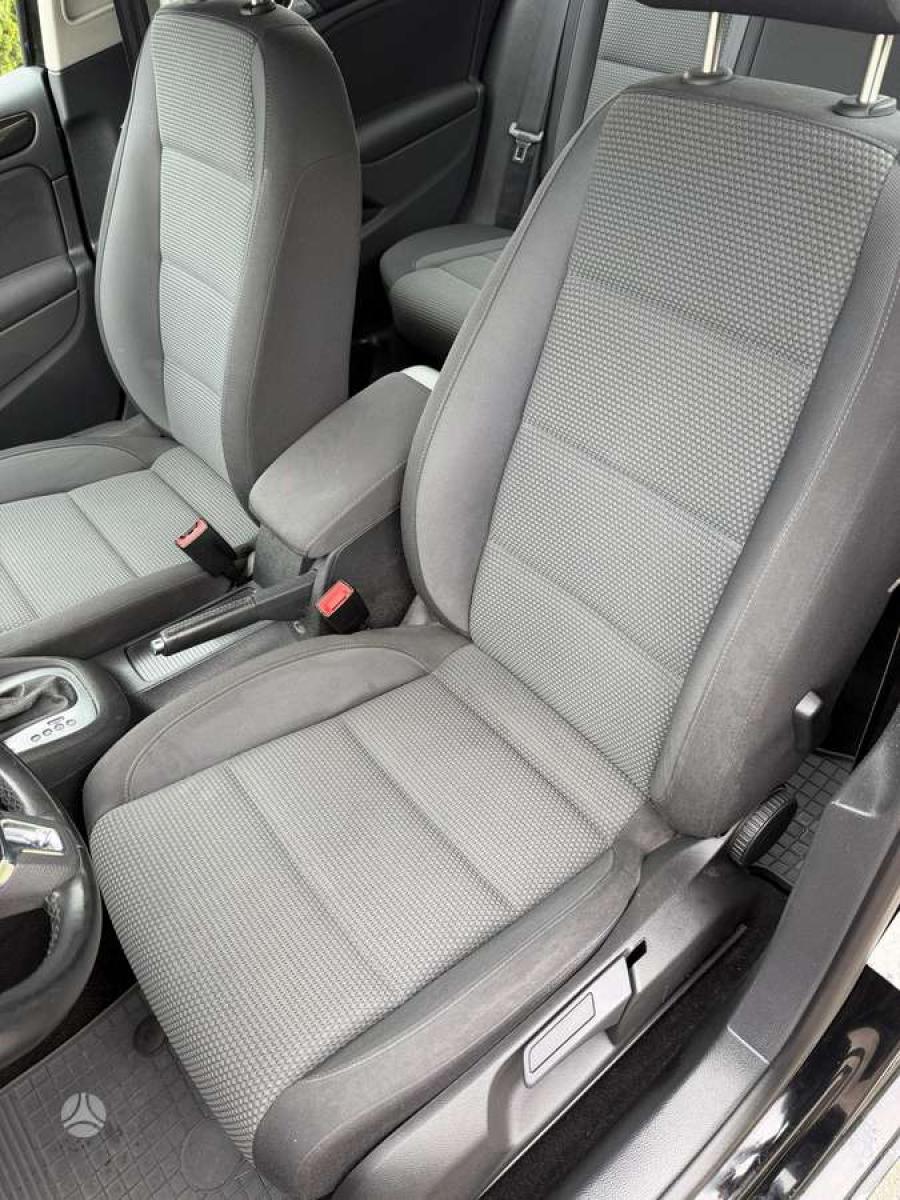 Melns Volkswagen Golf 2010 Kauņa, ar dzinēja tilpumu 1.20 L un nobraukumu 155 tūkst. km par 3750 €, foto 17 vietnē AUTOMOTO.COM.LV