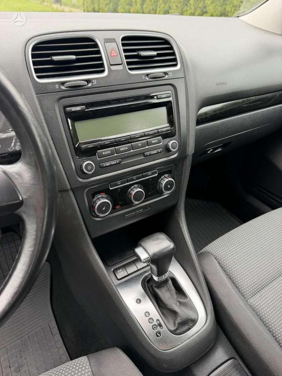 Melns Volkswagen Golf 2010 Kauņa, ar dzinēja tilpumu 1.20 L un nobraukumu 155 tūkst. km par 3750 €, foto 18 vietnē AUTOMOTO.COM.LV