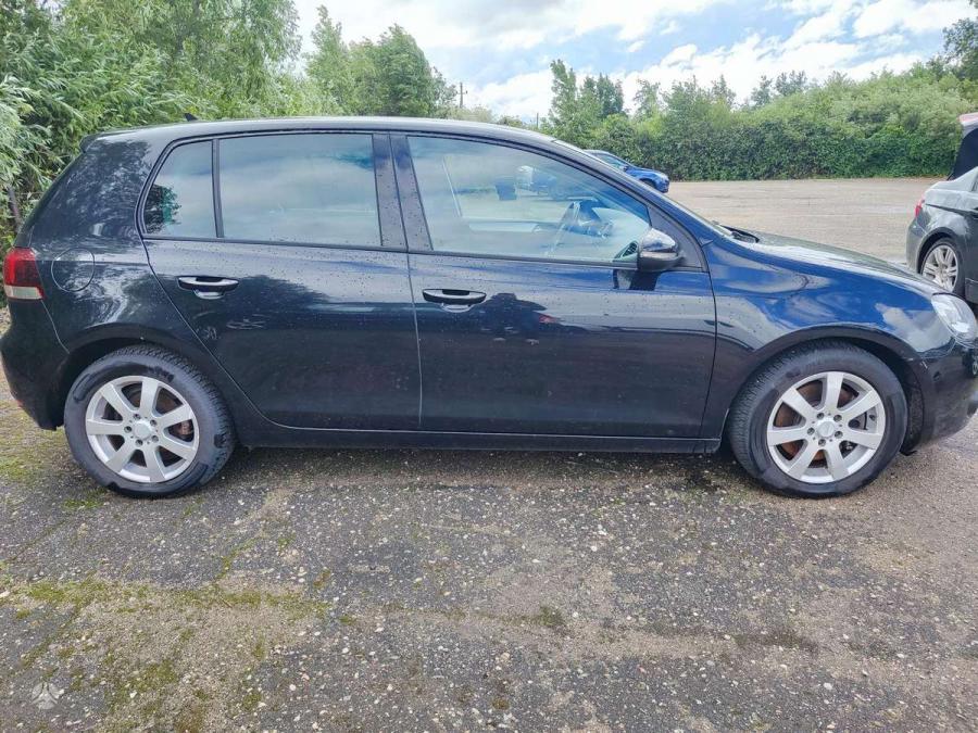 Melns Volkswagen Golf 2010 Vilkaviškis, ar dzinēja tilpumu 1.39 L un nobraukumu 270 tūkst. km par 2999 €, foto 4 vietnē AUTOMOTO.COM.LV