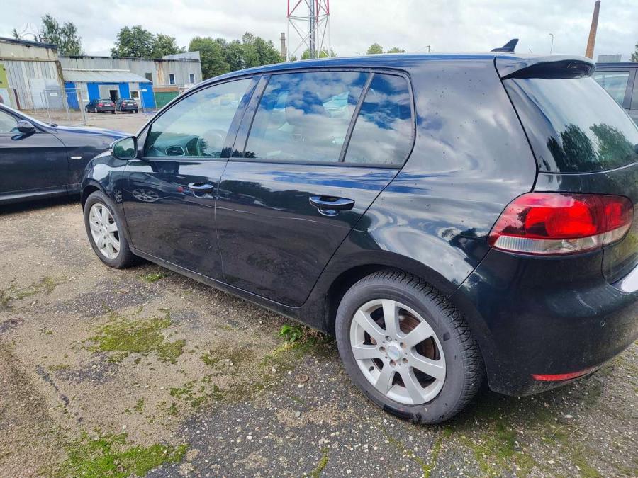 Melns Volkswagen Golf 2010 Vilkaviškis, ar dzinēja tilpumu 1.39 L un nobraukumu 270 tūkst. km par 2999 €, foto 12 vietnē AUTOMOTO.COM.LV