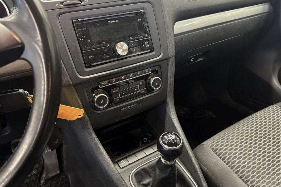 Black Volkswagen Golf 2010 in Kaunas, with an engine capacity of 1.60 L and mileage of 167 thousand km for 3100 €, photo 9 on AUTOMOTO.COM.LV