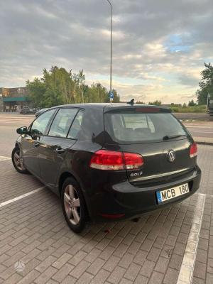 Black Volkswagen Golf 2010 in Vilnius, with an engine capacity of 1.60 L and mileage of 341 thousand km for 2500 €, photo 4 on AUTOMOTO.COM.LV