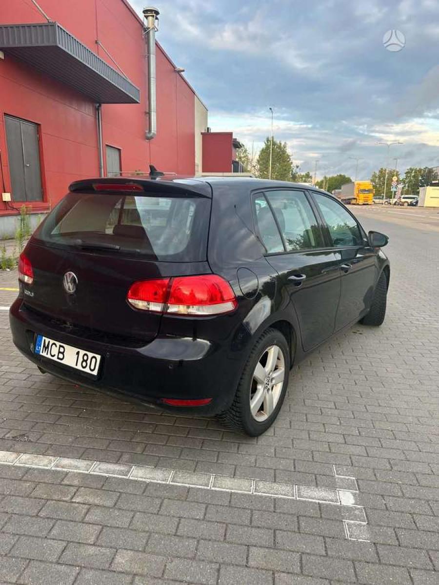 Black Volkswagen Golf 2010 in Vilnius, with an engine capacity of 1.60 L and mileage of 341 thousand km for 2500 €, photo 5 on AUTOMOTO.COM.LV
