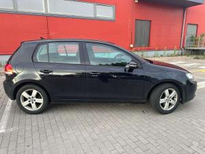 Black Volkswagen Golf 2010 in Vilnius, with an engine capacity of 1.60 L and mileage of 341 thousand km for 2500 €, photo 7 on AUTOMOTO.COM.LV