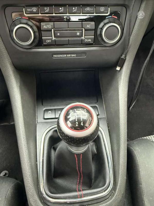 Black Volkswagen Golf 2010 in Vilnius, with an engine capacity of 1.60 L and mileage of 341 thousand km for 2500 €, photo 9 on AUTOMOTO.COM.LV