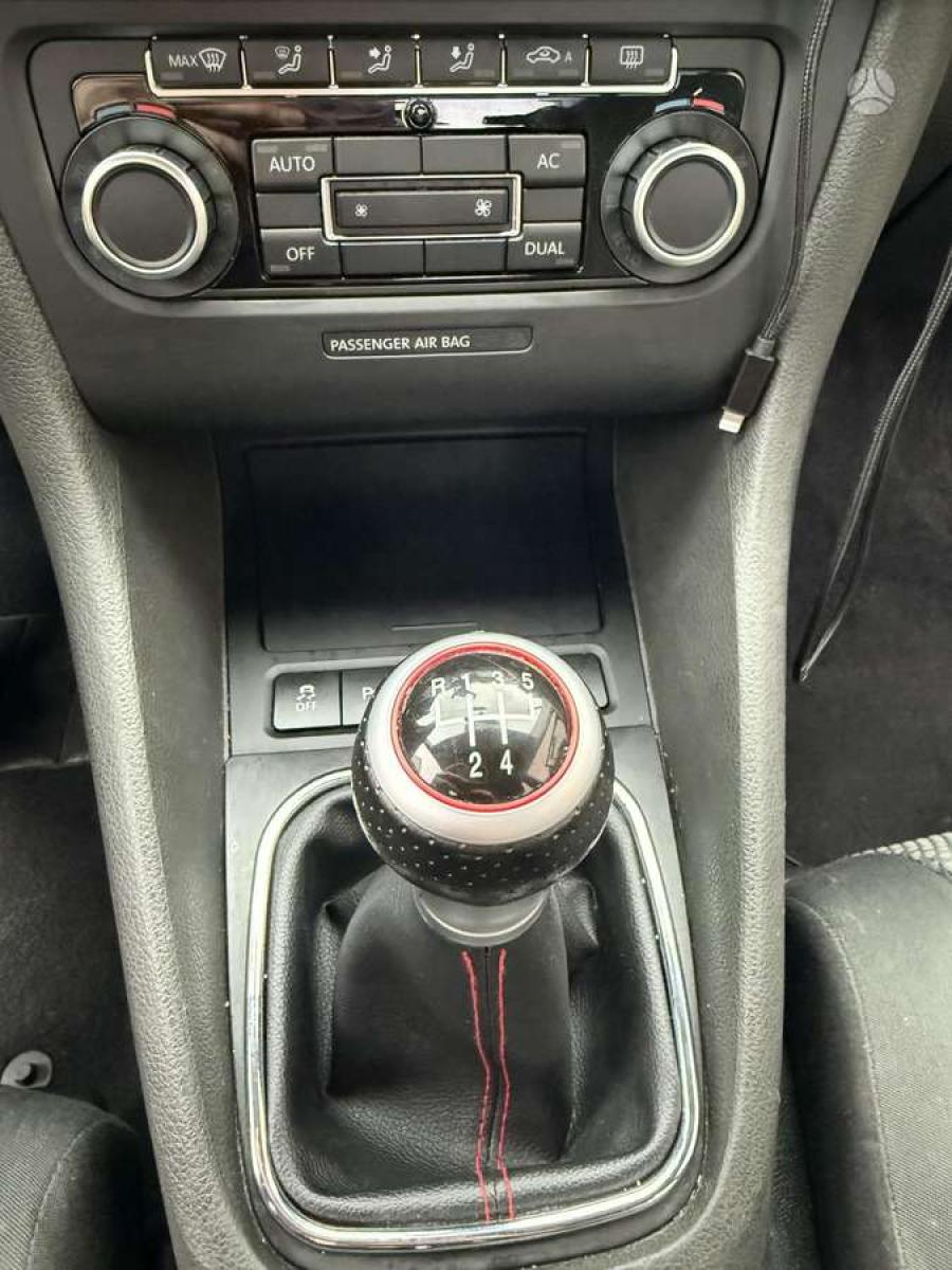 Black Volkswagen Golf 2010 in Vilnius, with an engine capacity of 1.60 L and mileage of 341 thousand km for 2500 €, photo 10 on AUTOMOTO.COM.LV