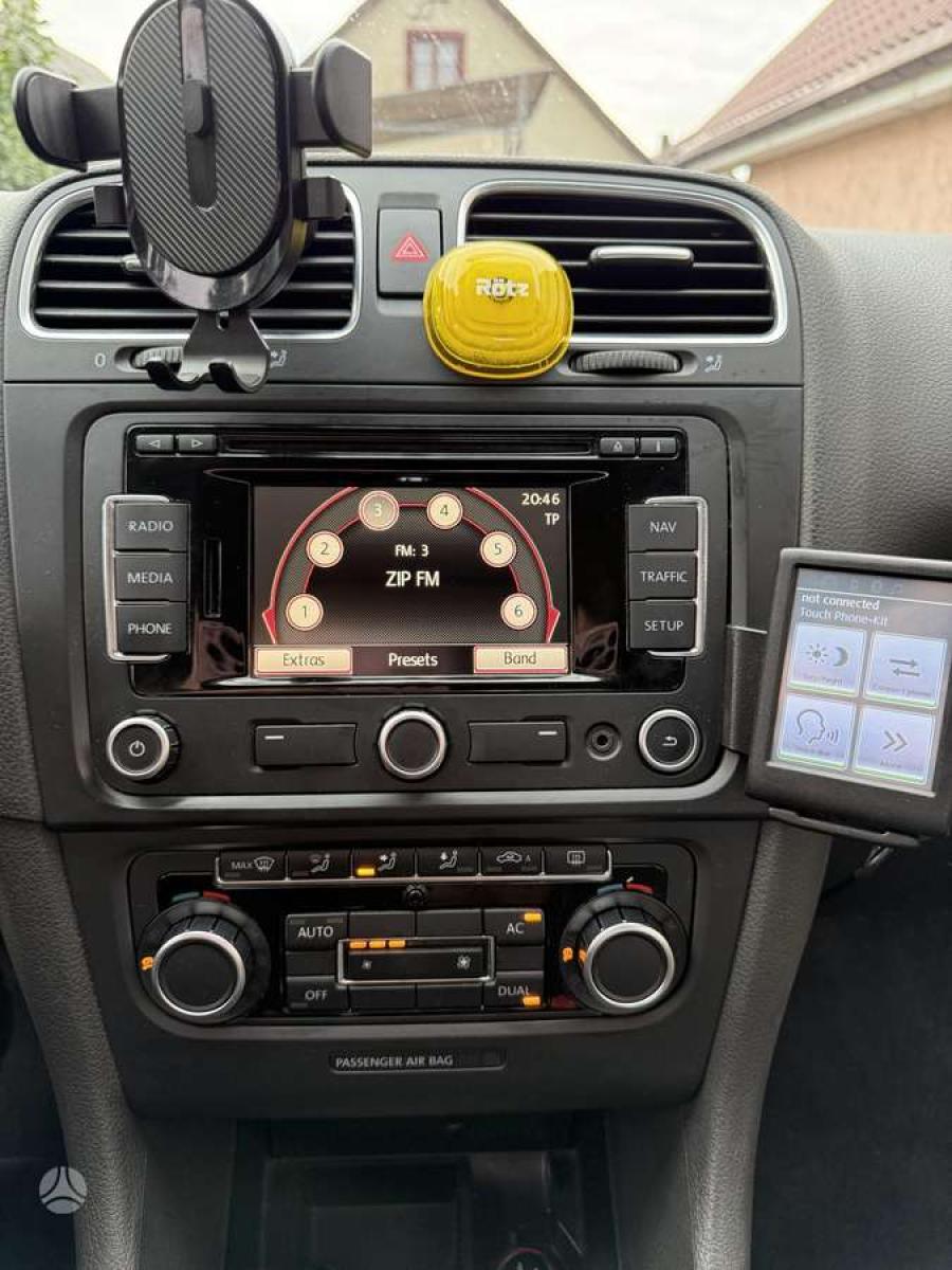 Black Volkswagen Golf 2010 in Vilnius, with an engine capacity of 1.60 L and mileage of 341 thousand km for 2500 €, photo 12 on AUTOMOTO.COM.LV