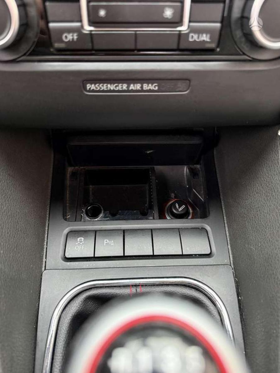 Black Volkswagen Golf 2010 in Vilnius, with an engine capacity of 1.60 L and mileage of 341 thousand km for 2500 €, photo 13 on AUTOMOTO.COM.LV