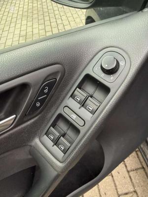 Black Volkswagen Golf 2010 in Vilnius, with an engine capacity of 1.60 L and mileage of 341 thousand km for 2500 €, photo 16 on AUTOMOTO.COM.LV