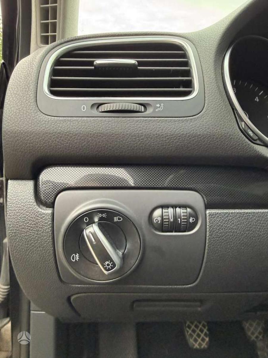 Black Volkswagen Golf 2010 in Vilnius, with an engine capacity of 1.60 L and mileage of 341 thousand km for 2500 €, photo 17 on AUTOMOTO.COM.LV