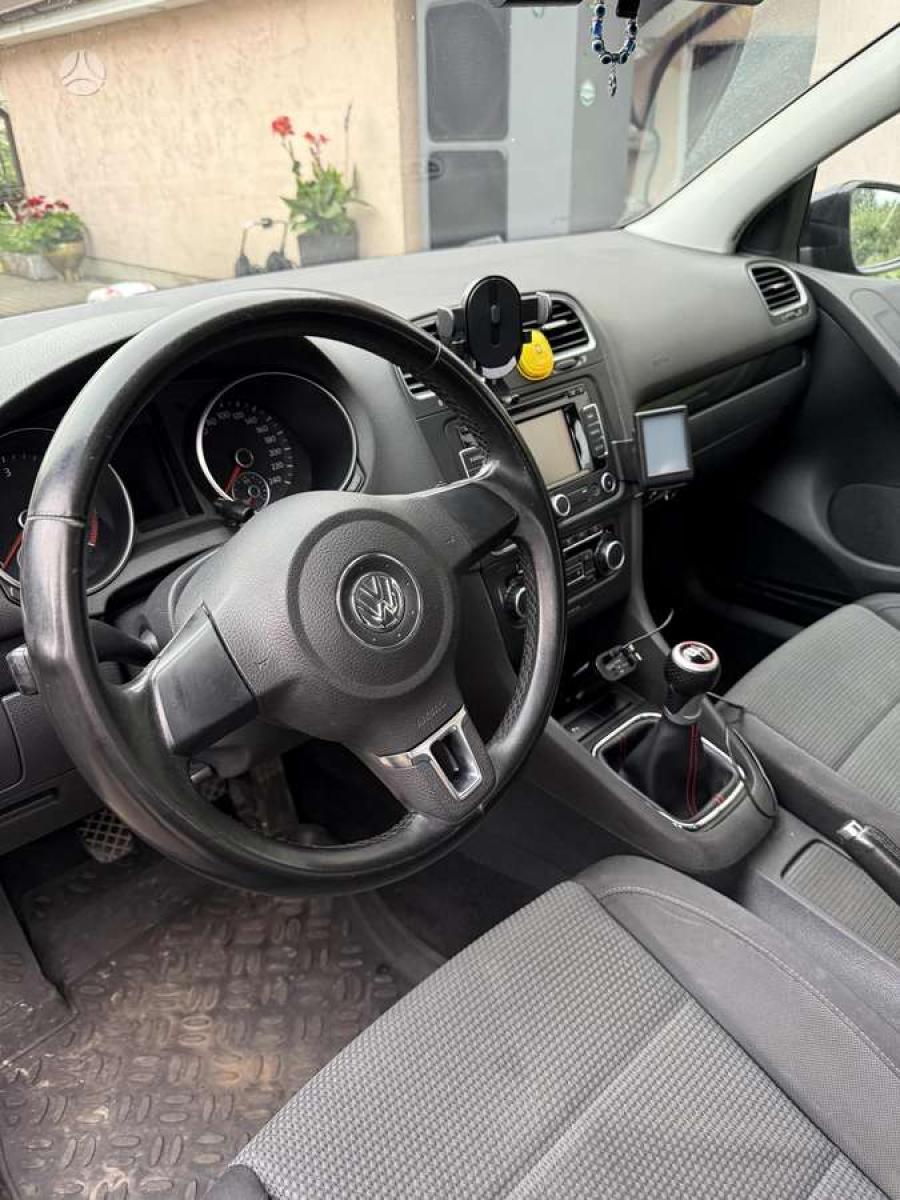 Black Volkswagen Golf 2010 in Vilnius, with an engine capacity of 1.60 L and mileage of 341 thousand km for 2500 €, photo 19 on AUTOMOTO.COM.LV