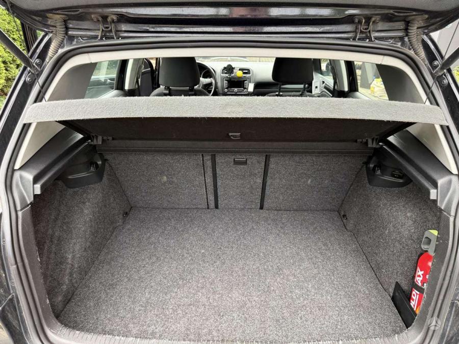 Black Volkswagen Golf 2010 in Vilnius, with an engine capacity of 1.60 L and mileage of 341 thousand km for 2500 €, photo 27 on AUTOMOTO.COM.LV