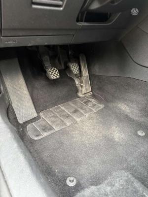 Black Volkswagen Golf 2010 in Vilnius, with an engine capacity of 1.60 L and mileage of 341 thousand km for 2500 €, photo 30 on AUTOMOTO.COM.LV