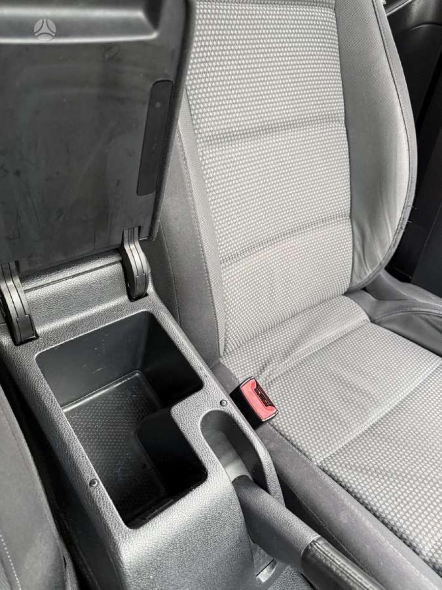 Black Volkswagen Golf 2010 in Vilnius, with an engine capacity of 1.60 L and mileage of 341 thousand km for 2500 €, photo 31 on AUTOMOTO.COM.LV