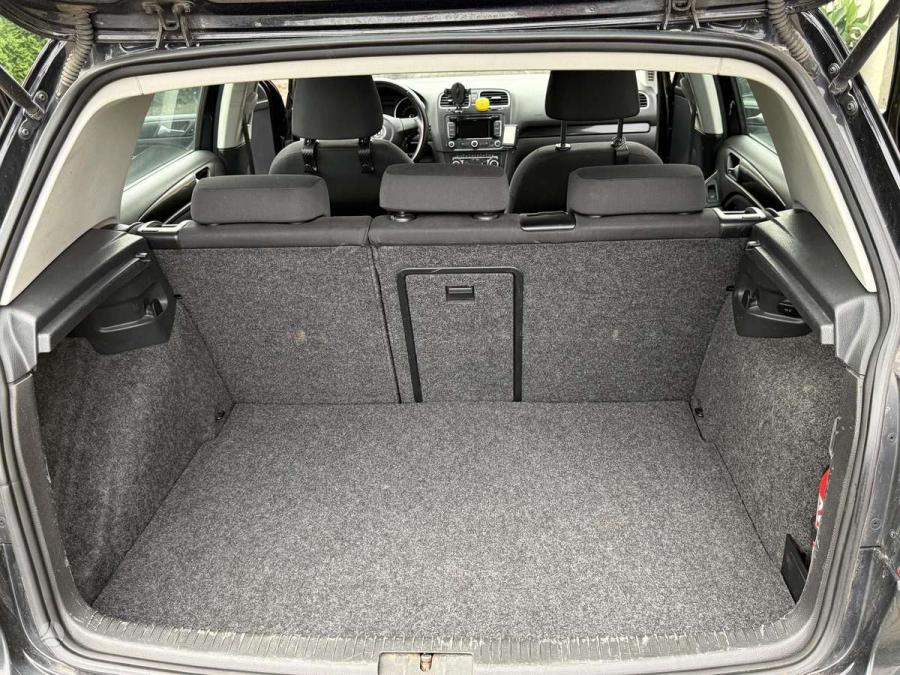Black Volkswagen Golf 2010 in Vilnius, with an engine capacity of 1.60 L and mileage of 341 thousand km for 2500 €, photo 35 on AUTOMOTO.COM.LV