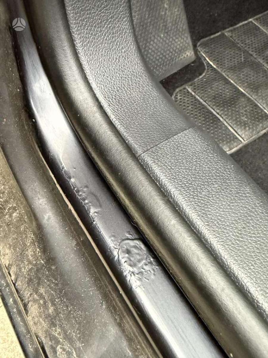 Black Volkswagen Golf 2010 in Vilnius, with an engine capacity of 1.60 L and mileage of 341 thousand km for 2500 €, photo 36 on AUTOMOTO.COM.LV