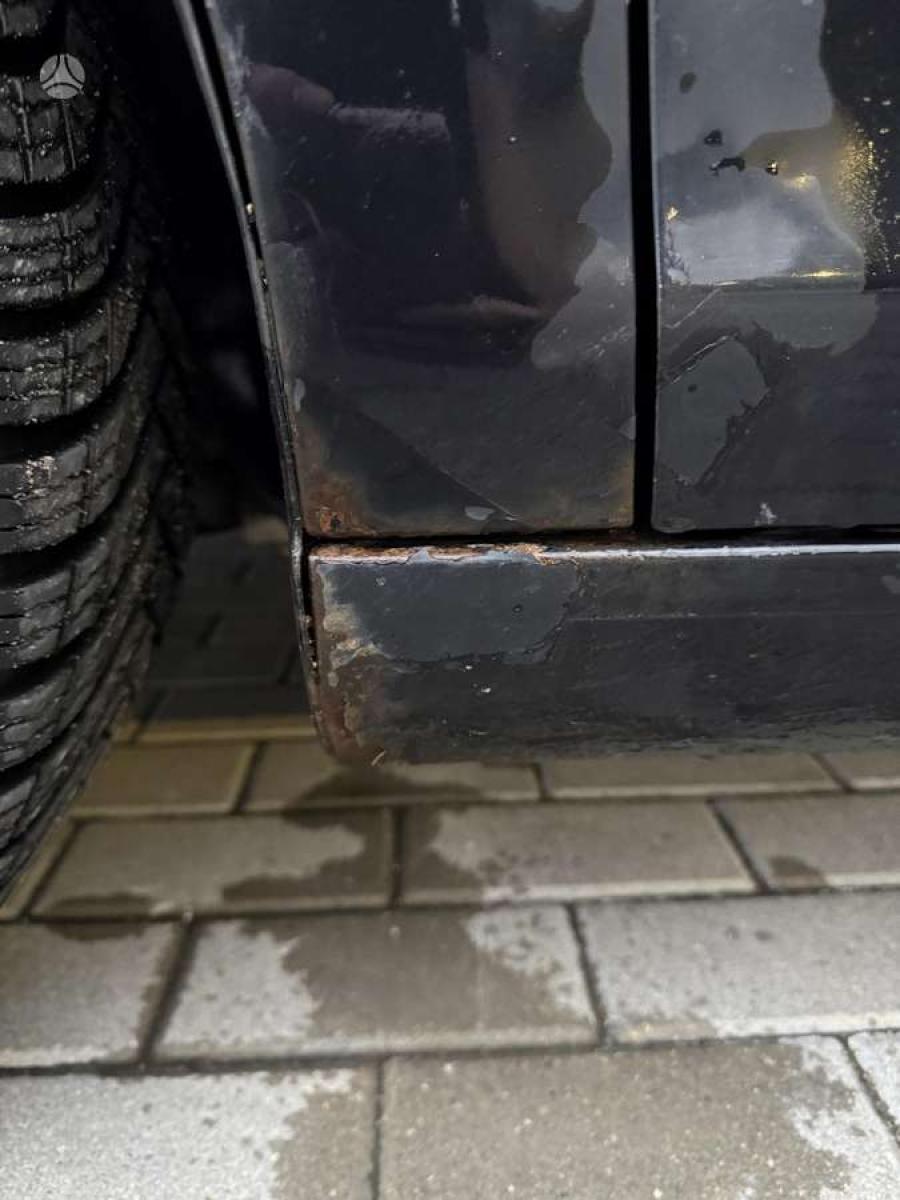 Black Volkswagen Golf 2010 in Vilnius, with an engine capacity of 1.60 L and mileage of 341 thousand km for 2500 €, photo 39 on AUTOMOTO.COM.LV