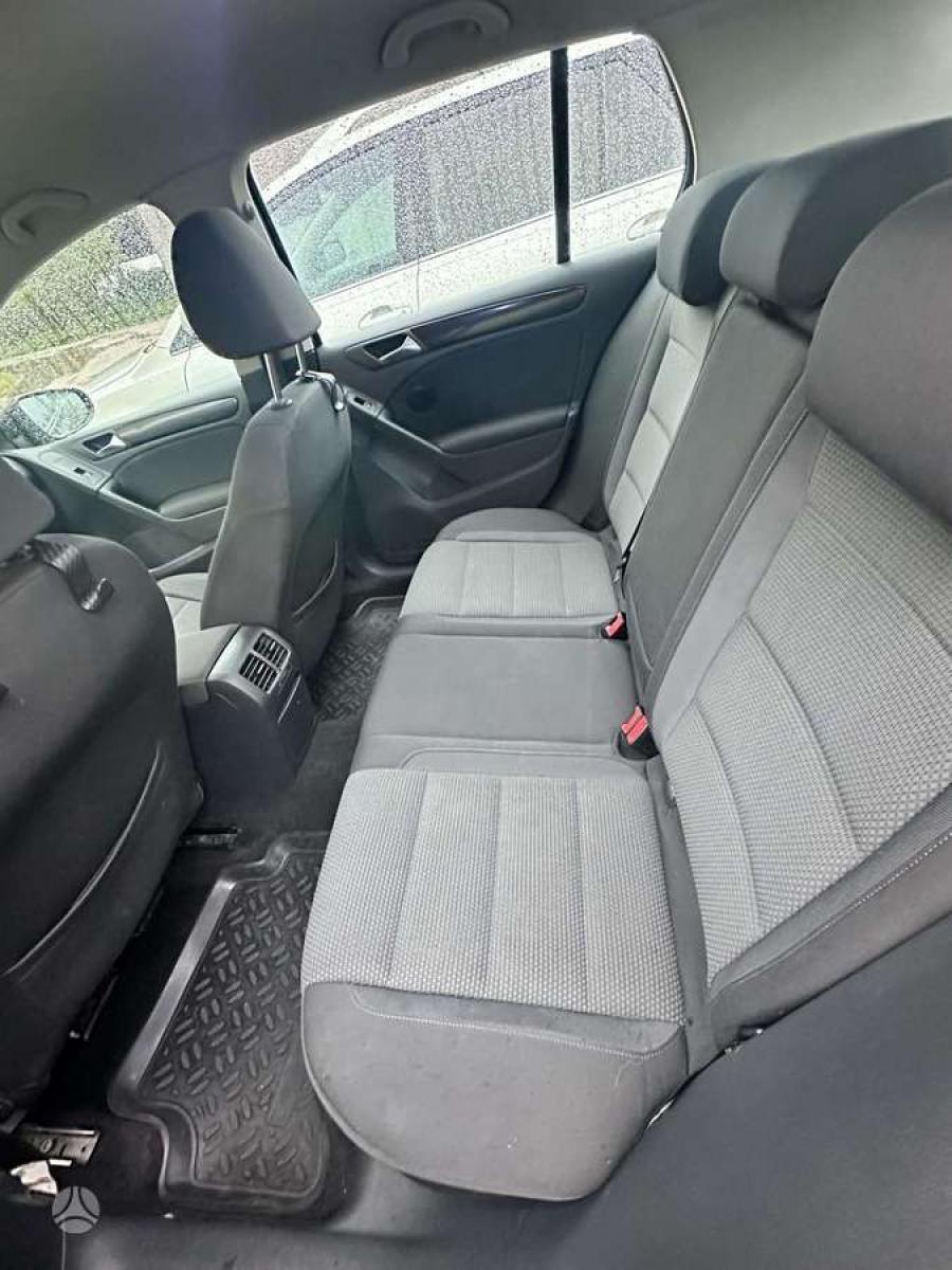 Black Volkswagen Golf 2010 in Vilnius, with an engine capacity of 1.60 L and mileage of 341 thousand km for 2500 €, photo 50 on AUTOMOTO.COM.LV