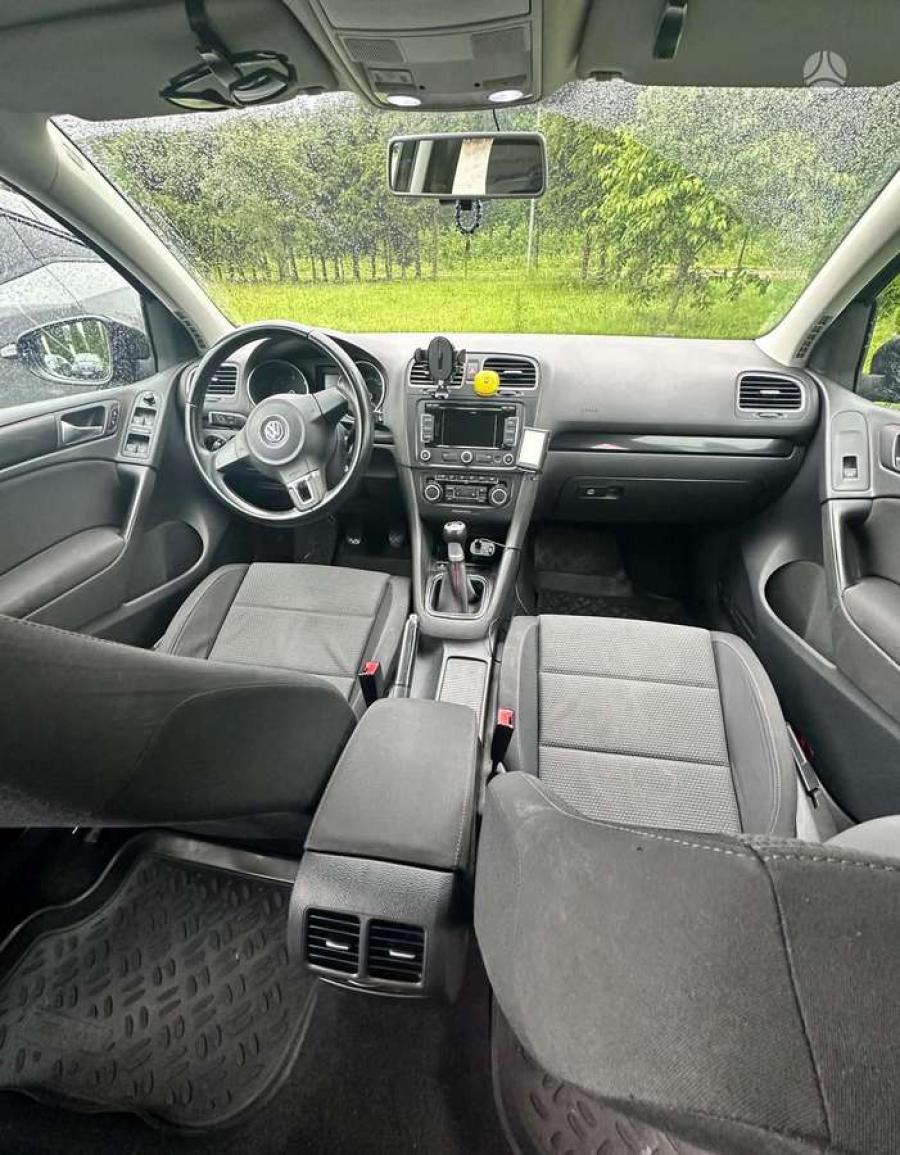 Black Volkswagen Golf 2010 in Vilnius, with an engine capacity of 1.60 L and mileage of 341 thousand km for 2500 €, photo 51 on AUTOMOTO.COM.LV