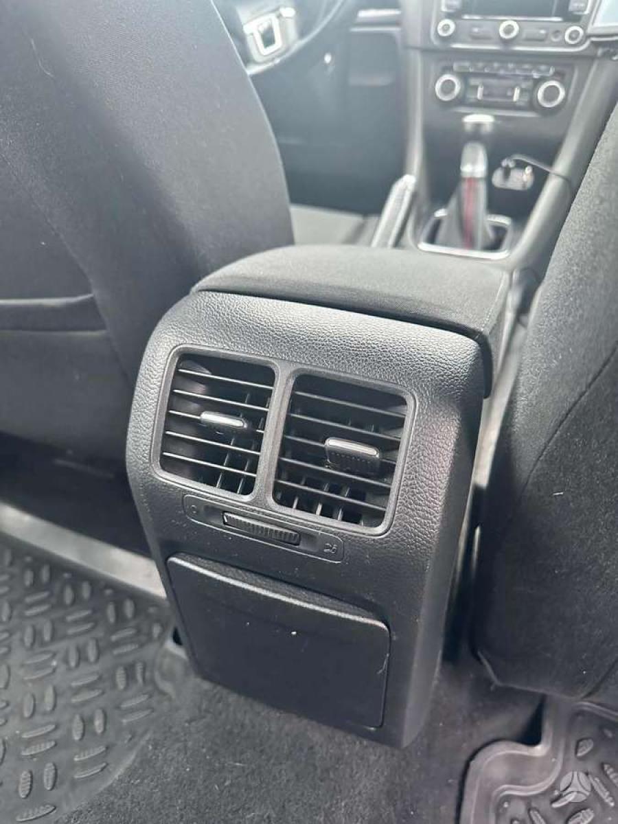 Black Volkswagen Golf 2010 in Vilnius, with an engine capacity of 1.60 L and mileage of 341 thousand km for 2500 €, photo 52 on AUTOMOTO.COM.LV