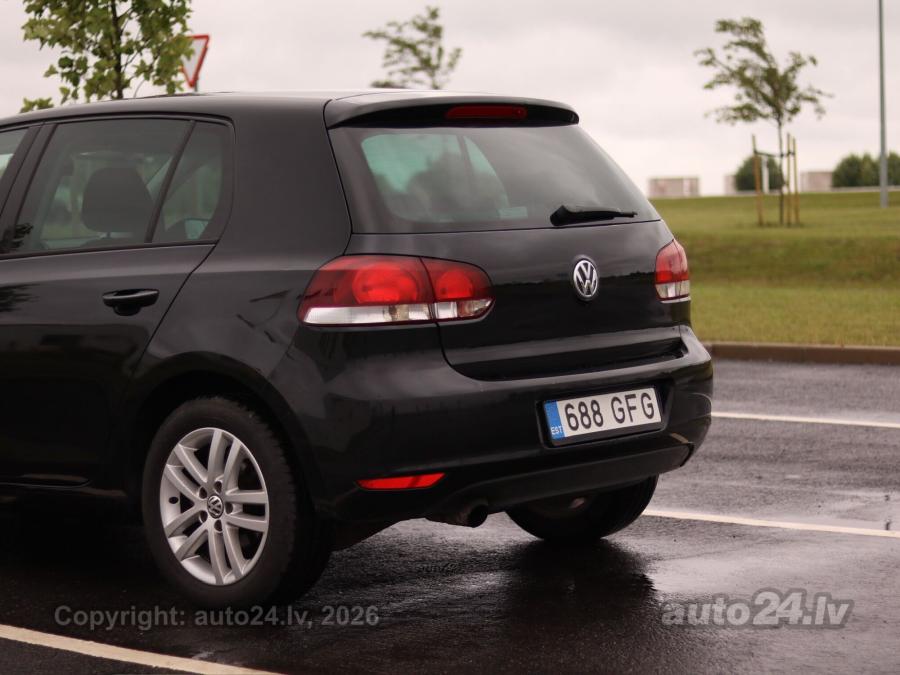 Melns Volkswagen Golf 2010 Tallina, ar dzinēja tilpumu 1.60 L un nobraukumu 360 tūkst. km par 4800 €, foto 10 vietnē AUTOMOTO.COM.LV