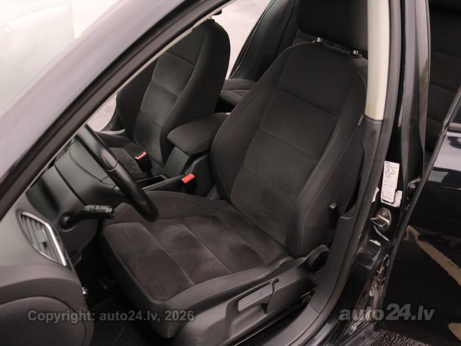 Melns Volkswagen Golf 2010 Tallina, ar dzinēja tilpumu 1.60 L un nobraukumu 360 tūkst. km par 4800 €, foto 12 vietnē AUTOMOTO.COM.LV