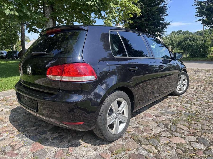 Black Volkswagen Golf 2010 in Kaunas, with an engine capacity of 1.60 L and mileage of 384 thousand km for 3200 €, photo 5 on AUTOMOTO.COM.LV