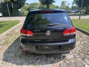 Black Volkswagen Golf 2010 in Kaunas, with an engine capacity of 1.60 L and mileage of 384 thousand km for 3200 €, photo 6 on AUTOMOTO.COM.LV