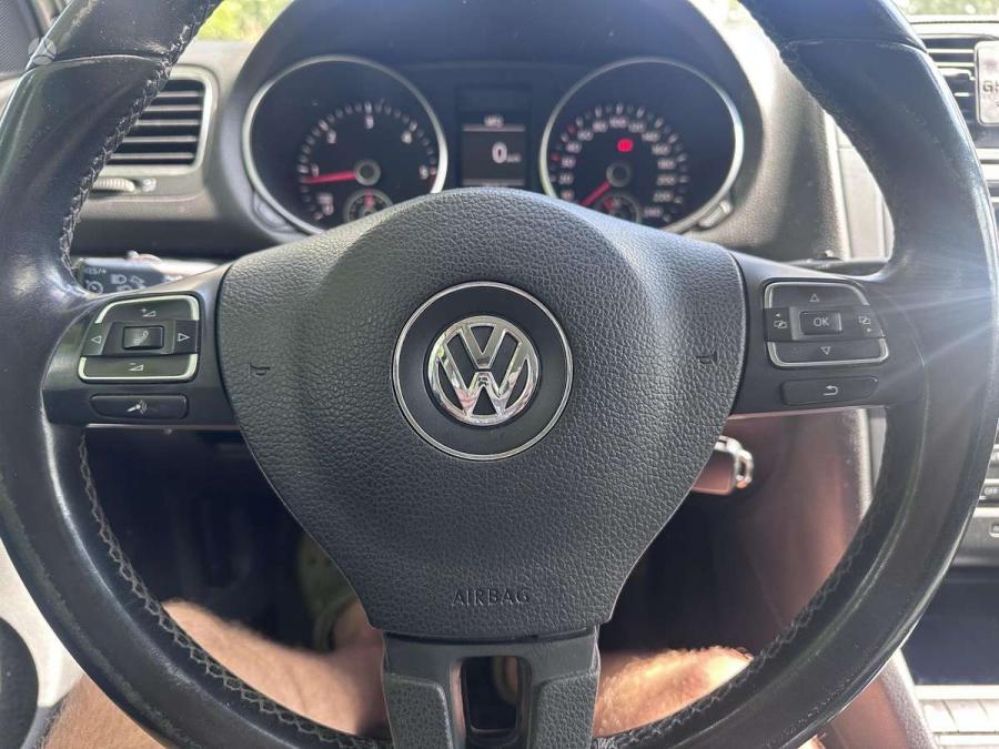 Black Volkswagen Golf 2010 in Kaunas, with an engine capacity of 1.60 L and mileage of 384 thousand km for 3200 €, photo 8 on AUTOMOTO.COM.LV