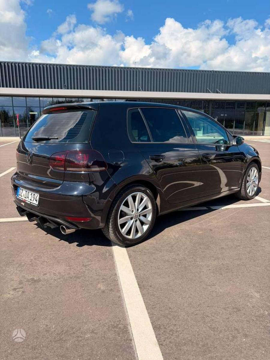 Black Volkswagen Golf 2010 in Kaunas, with an engine capacity of 1.39 L and mileage of 254 thousand km for 5700 €, photo 3 on AUTOMOTO.COM.LV
