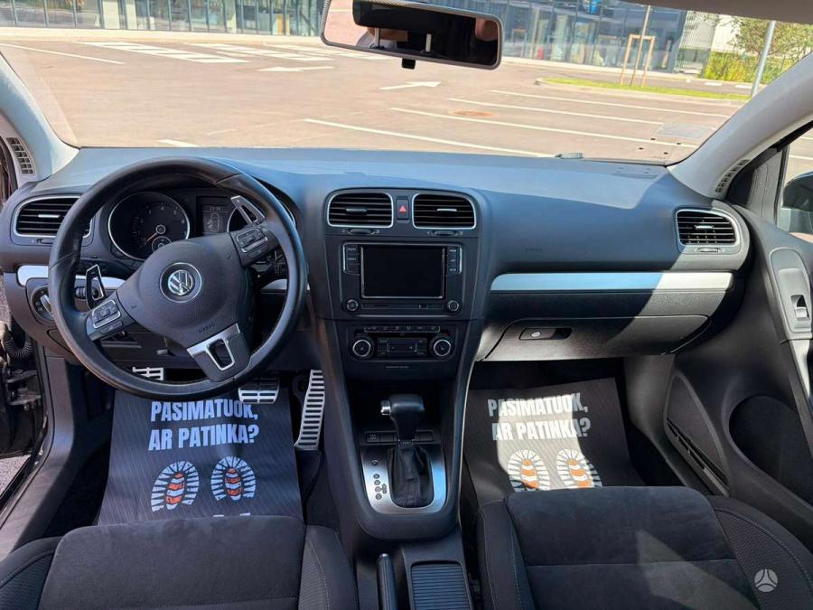 Black Volkswagen Golf 2010 in Kaunas, with an engine capacity of 1.39 L and mileage of 254 thousand km for 5700 €, photo 12 on AUTOMOTO.COM.LV