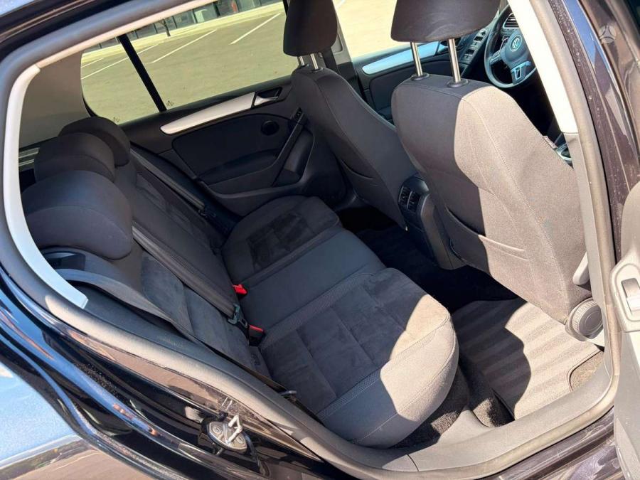Black Volkswagen Golf 2010 in Kaunas, with an engine capacity of 1.39 L and mileage of 254 thousand km for 5700 €, photo 17 on AUTOMOTO.COM.LV