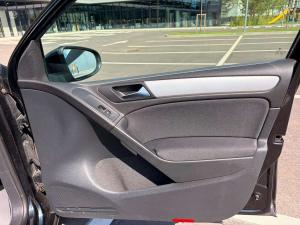 Black Volkswagen Golf 2010 in Kaunas, with an engine capacity of 1.39 L and mileage of 254 thousand km for 5700 €, photo 19 on AUTOMOTO.COM.LV
