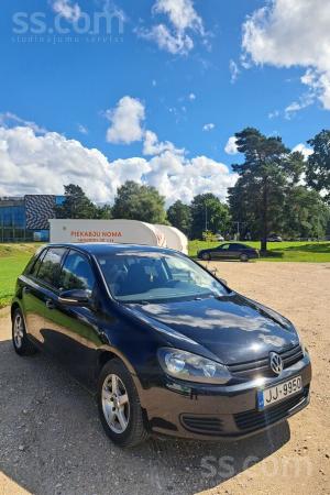 Melns Volkswagen Golf 2010 Rīga, ar dzinēja tilpumu 1.60 L un nobraukumu 299 tūkst. km par 2500 €, foto  vietnē AUTOMOTO.COM.LV