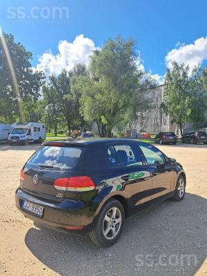 Black Volkswagen Golf 2010 in Riga, with an engine capacity of 1.60 L and mileage of 299 thousand km for 2500 €, photo 4 on AUTOMOTO.COM.LV