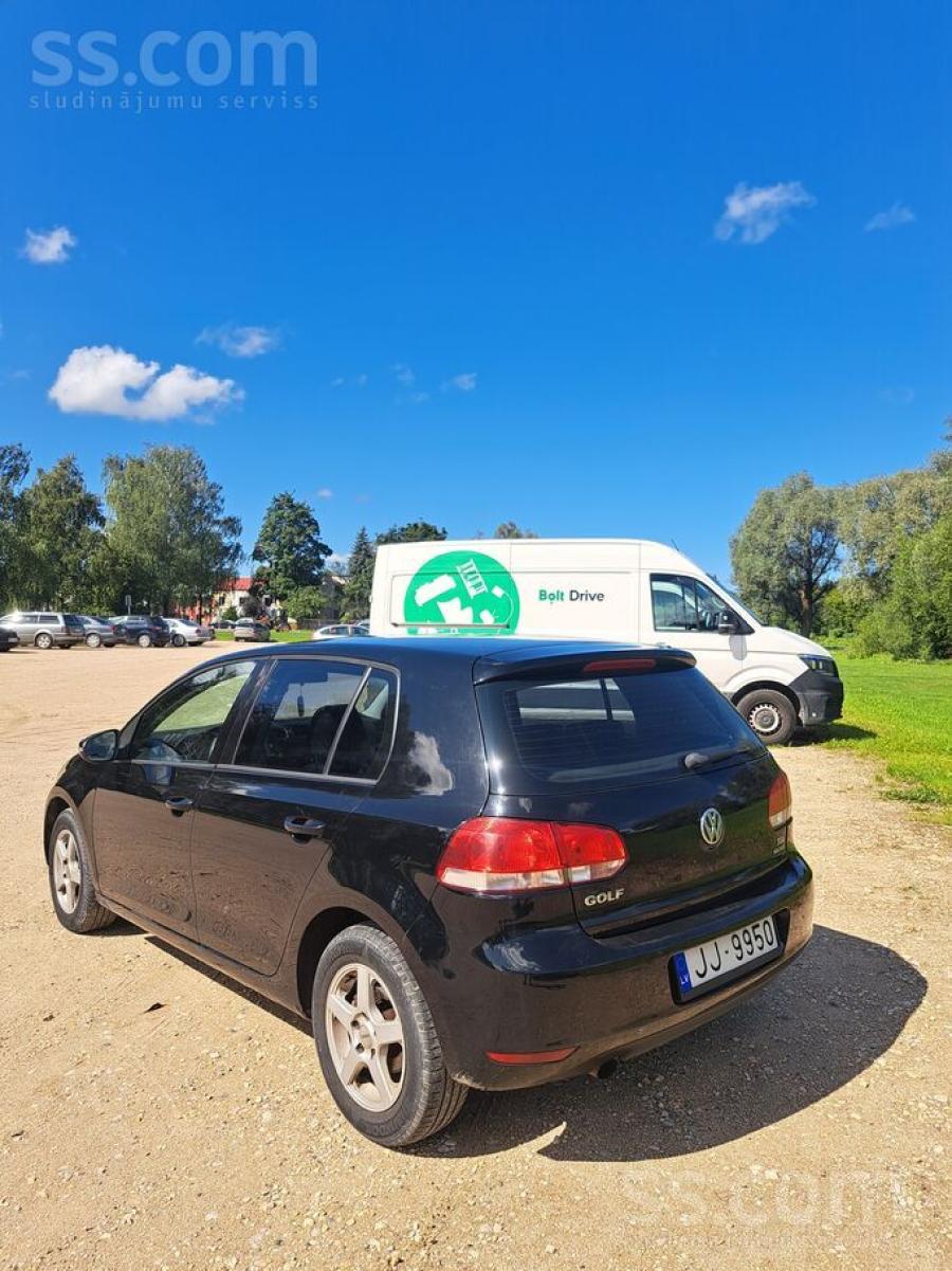 Black Volkswagen Golf 2010 in Riga, with an engine capacity of 1.60 L and mileage of 299 thousand km for 2500 €, photo 5 on AUTOMOTO.COM.LV