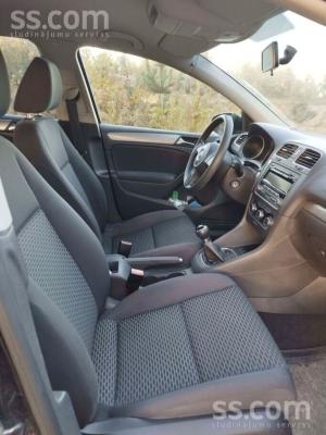 Black Volkswagen Golf 2010 in Riga, with an engine capacity of 1.60 L and mileage of 299 thousand km for 2500 €, photo 6 on AUTOMOTO.COM.LV