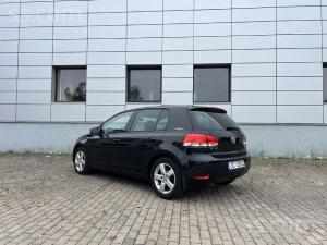 Melns Volkswagen Golf 2010 Tukums, ar dzinēja tilpumu 1.60 L un nobraukumu 288 tūkst. km par 2600 €, foto 5 vietnē AUTOMOTO.COM.LV