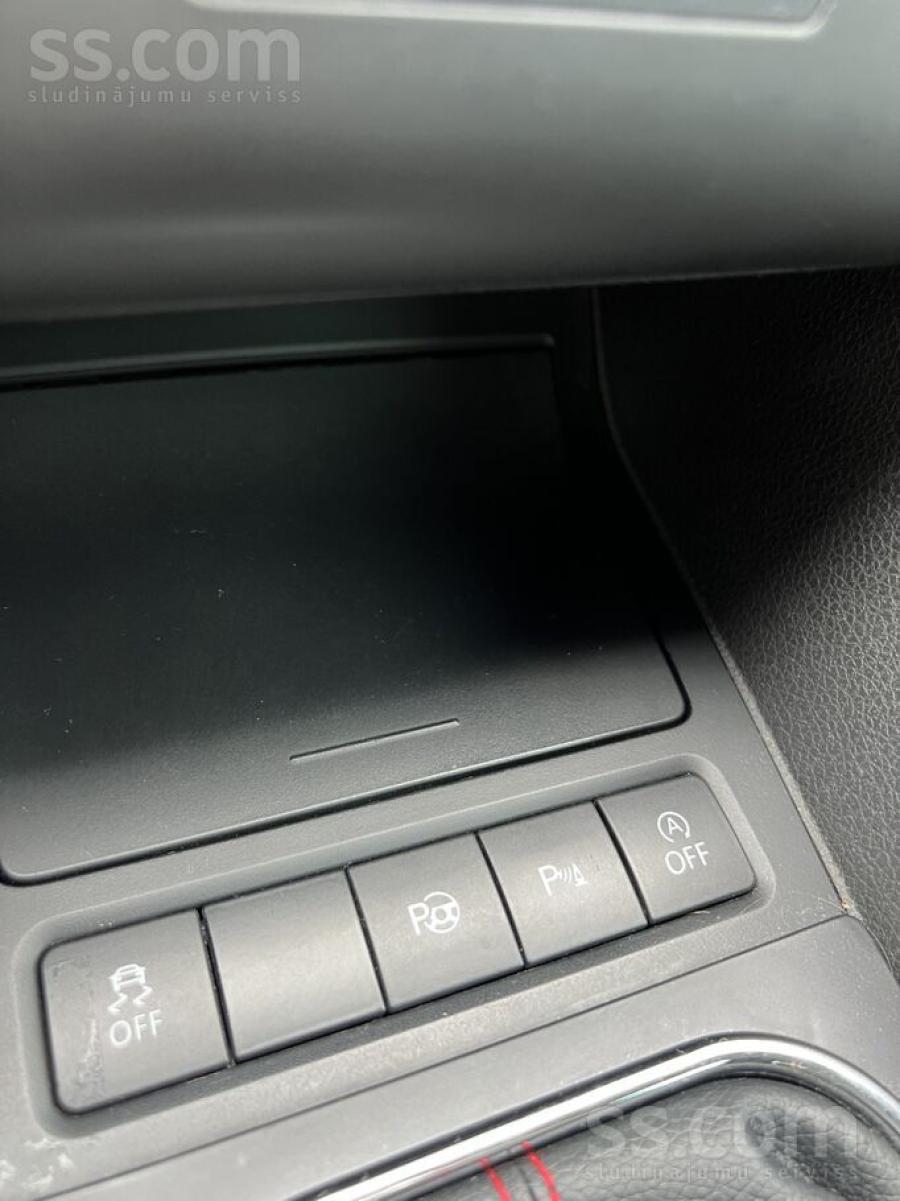Melns Volkswagen Golf 2010 Tukums, ar dzinēja tilpumu 1.60 L un nobraukumu 288 tūkst. km par 2600 €, foto 6 vietnē AUTOMOTO.COM.LV