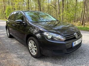 Melns Volkswagen Golf 2010 Rīga, ar dzinēja tilpumu 1.60 L un nobraukumu 275 tūkst. km par 4100 €, foto  vietnē AUTOMOTO.COM.LV
