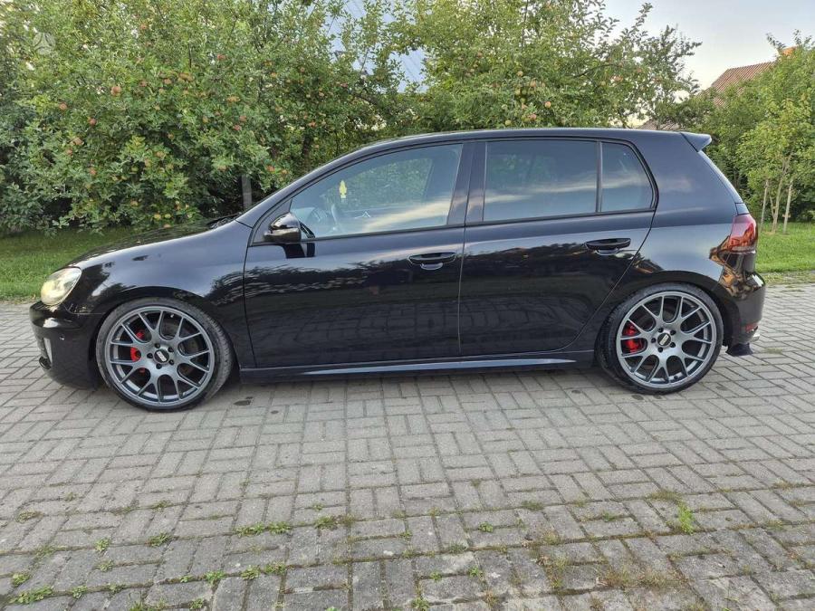 Black Volkswagen Golf 2010 in Kaunas, with an engine capacity of 1.98 L and mileage of 195 thousand km for 8800 €, photo 4 on AUTOMOTO.COM.LV