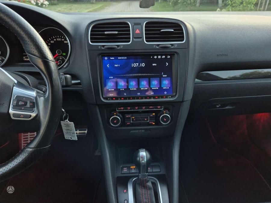 Black Volkswagen Golf 2010 in Kaunas, with an engine capacity of 1.98 L and mileage of 195 thousand km for 8800 €, photo 12 on AUTOMOTO.COM.LV