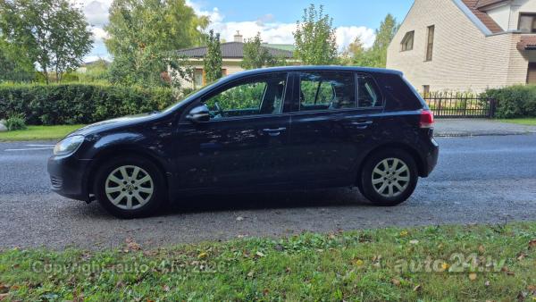 Black Volkswagen Golf 2010 in Tartu, with an engine capacity of 1.60 L and mileage of 360 thousand km for 2499 €, photo 7 on AUTOMOTO.COM.LV