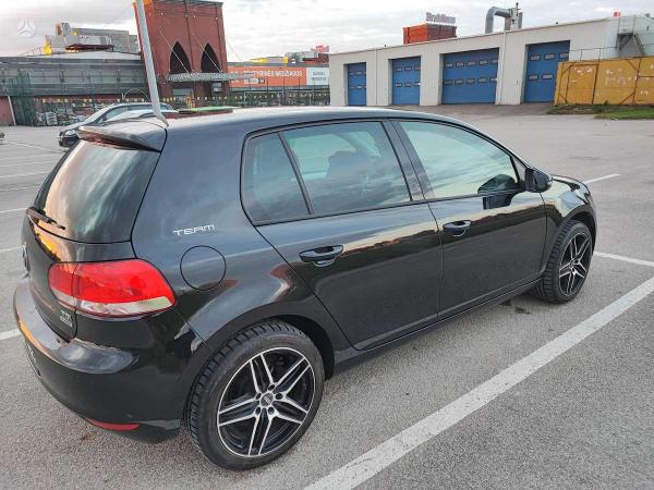 Black Volkswagen Golf 2010 in Siauliai, with an engine capacity of 1.60 L and mileage of 350 thousand km for 4000 €, photo 4 on AUTOMOTO.COM.LV