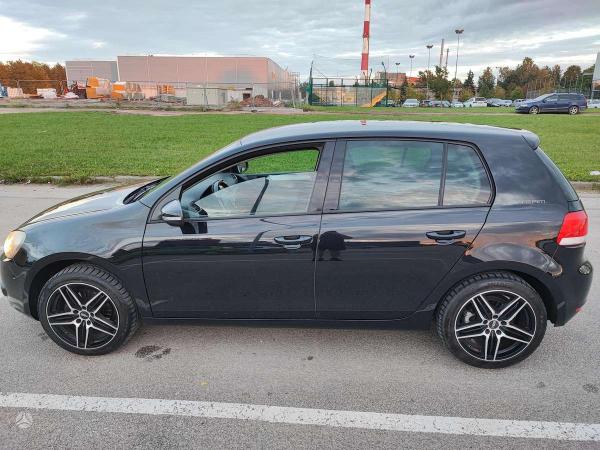 Black Volkswagen Golf 2010 in Siauliai, with an engine capacity of 1.60 L and mileage of 350 thousand km for 4000 €, photo 9 on AUTOMOTO.COM.LV